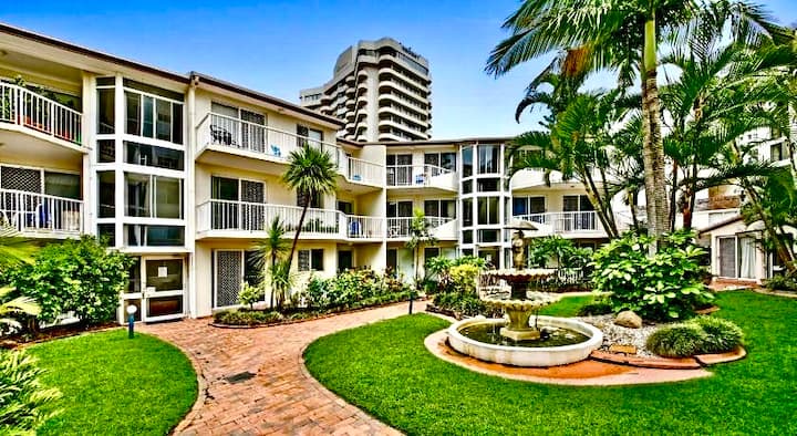 Le Chelsea
2 Bedroom Unit Walk To Beach - Surfers Paradise