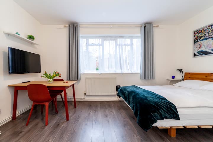 Chelsea Studio Flat Apartment - Cosy And Quiet - Chelsea, Londra