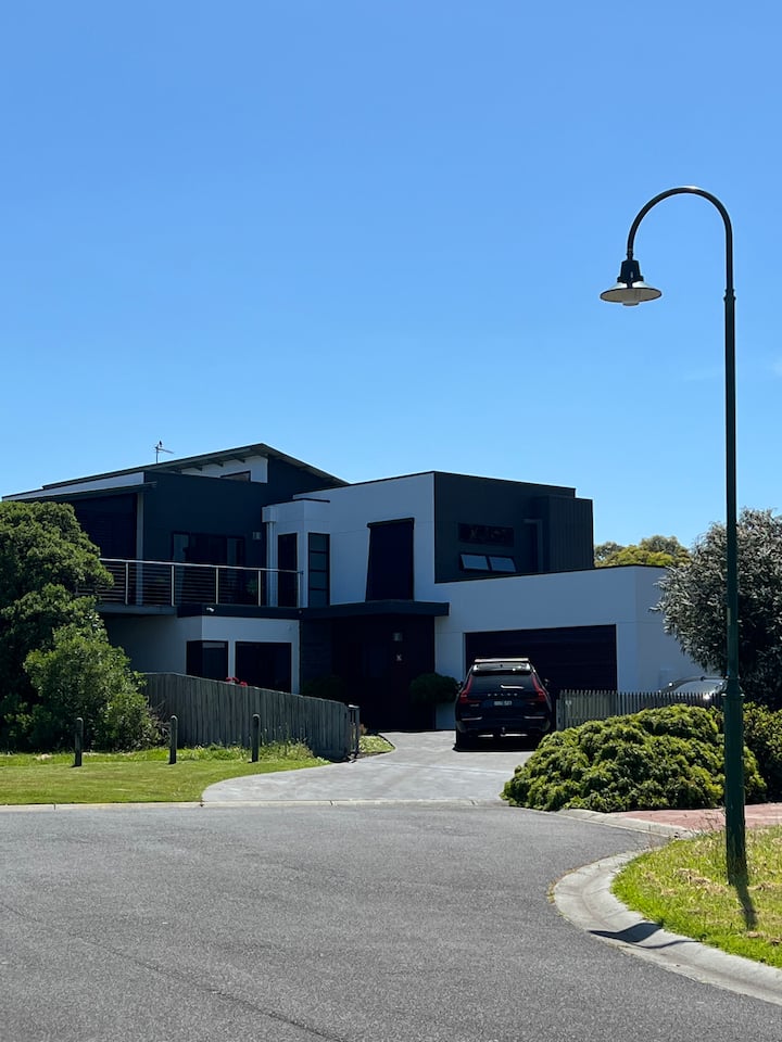 "Casa Amore" Sophisticated Get Away - Inverloch