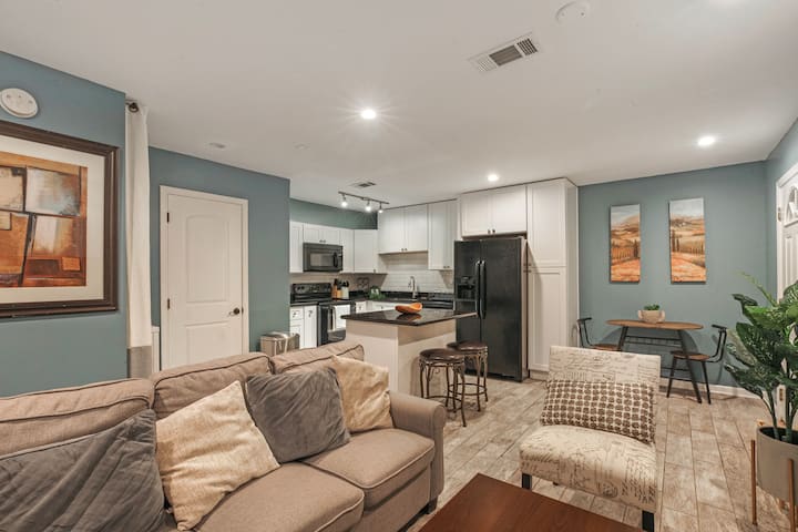 Nola Apt. Minutes From Fairgrounds Racetrack - New Orleans, LA