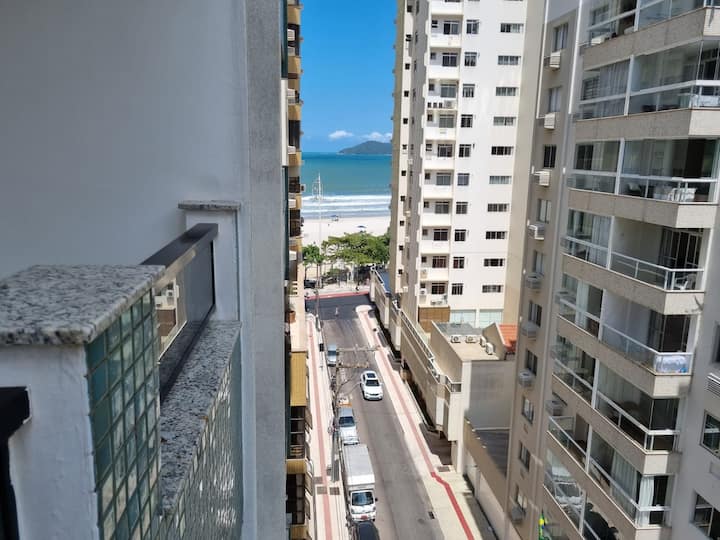 Lindo Apto Com Vista Mar, A 50 Metros Da Praia. - Balneário Camboriú