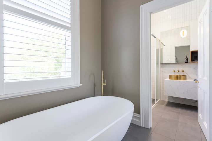The Brewer's House- Deluxe King Suite 3 With Bath - Beechworth