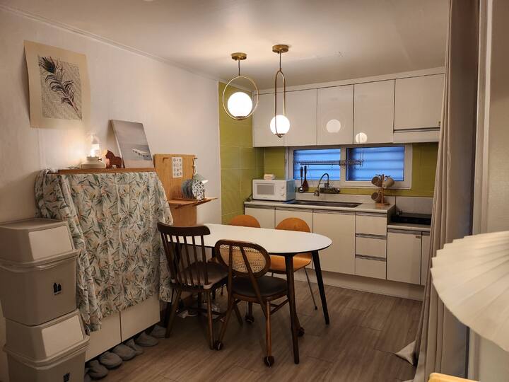 22 Hongdae Station 5 Exit 30sec 3br Lovey House - South Korea