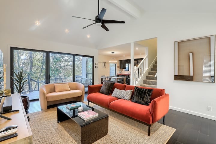 South Congress Home W/ Private Forest View - Austin, TX