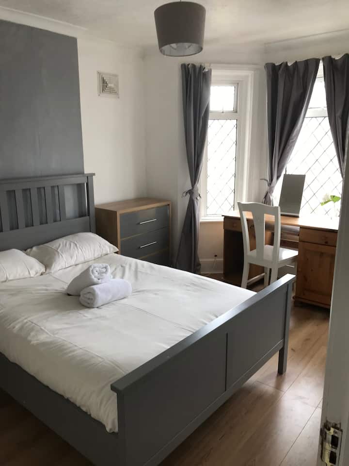 4 Dble Bed House. 10 Mins Drive To Town & Beach - Sandbanks