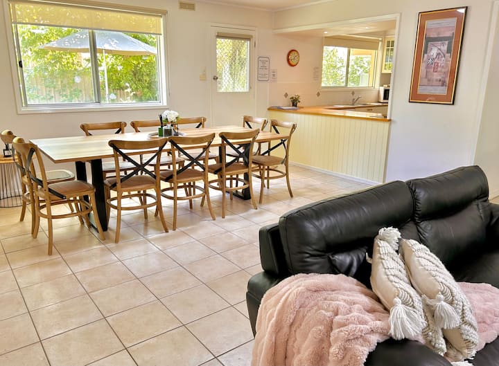 Deluxe Studio W Rail Trail View - 2 Guests [Rm 7] - Porepunkah