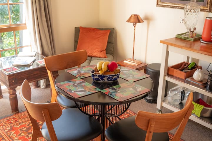 Birdsong Waiata Manu - Kereru Room - Whanganui