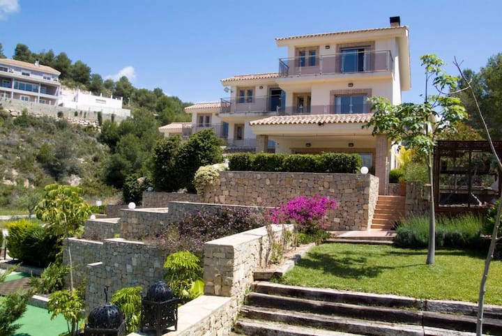 Villa En Calpe: Piscina, Wifi, Barbacoa Y Parking - Calp