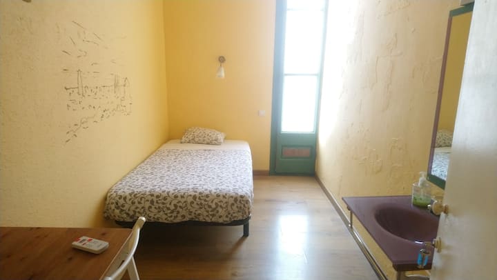Double Room Bathroom Share - Barcellona