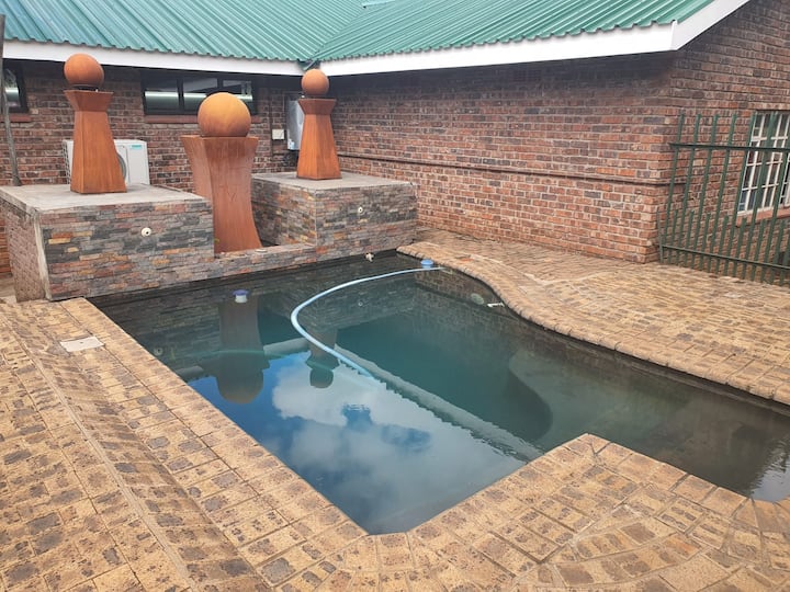 The Bus Stop Air Bnb - Phalaborwa