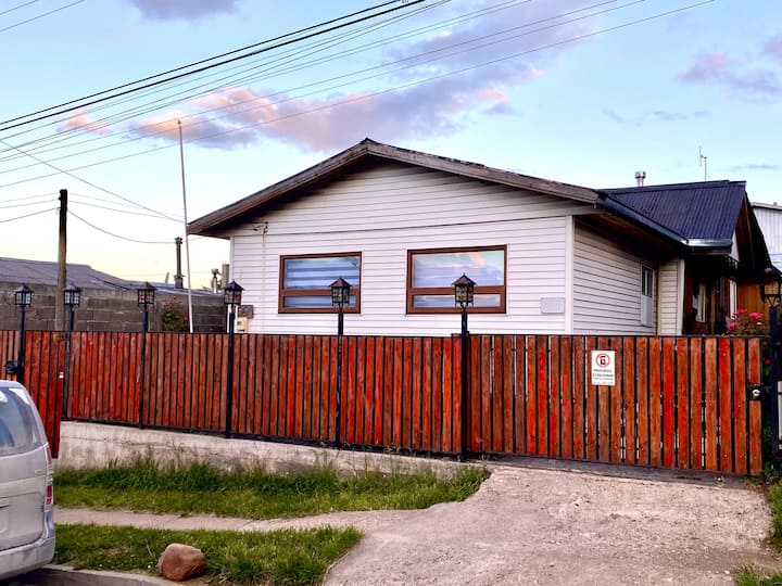 Casa Central Equipada Para 5, 4, 3 Personas - Coyhaique
