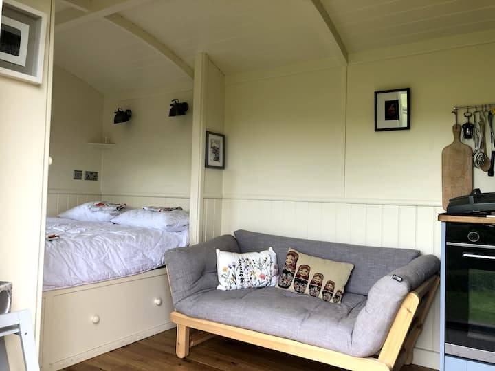L" Hirondelle Shepherds Hut - Sidmouth