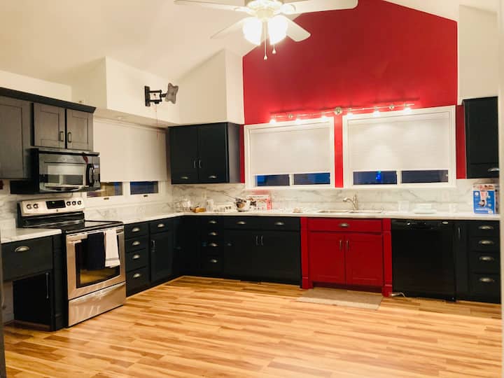 Convenient West Side Home - Springfield, IL