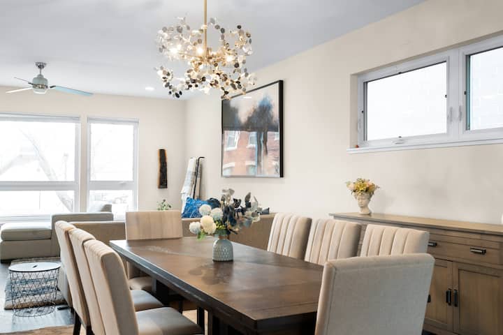 Beautiful 5-bedroom Pilsen Home W/ Parking! - Chicago