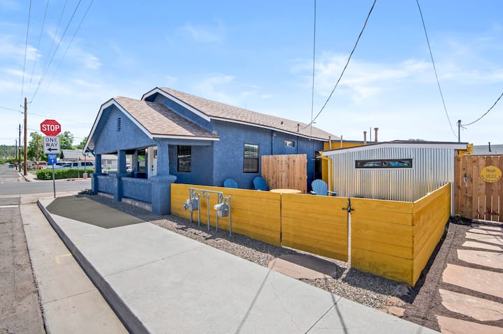 Route 66 Blue Bungalow W/ac, Fenced Yard, W/d - Williams, AZ