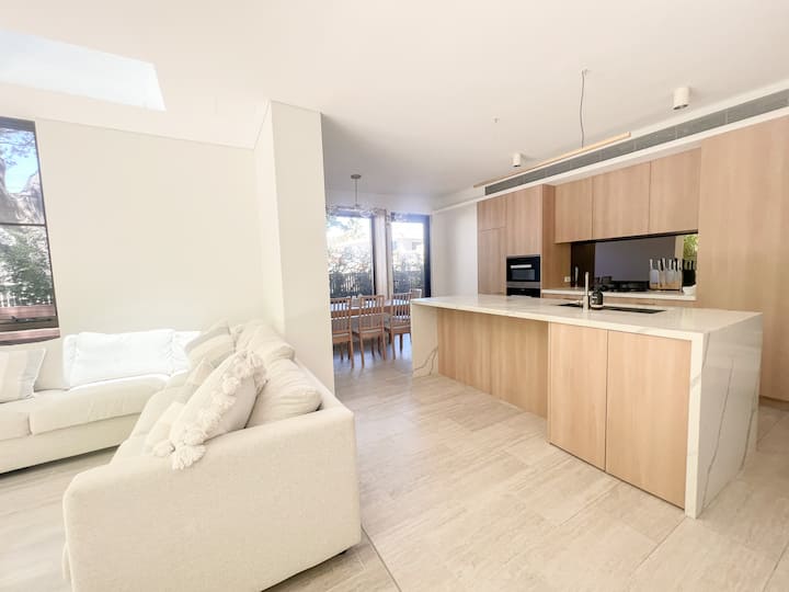 Luxe 3 Bed Apt 10min Walk To Bondi Beach - Sydney