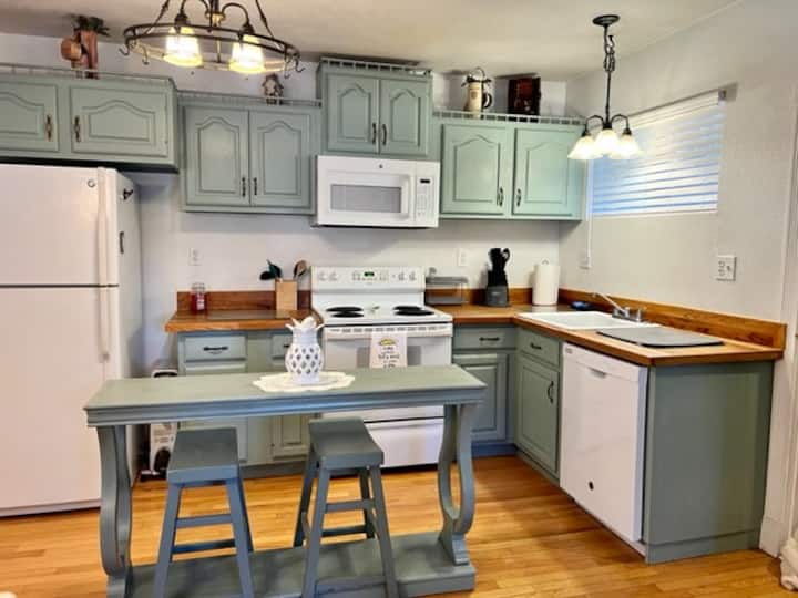 Cozy Lil' Farmhouse - Evergreen, CO