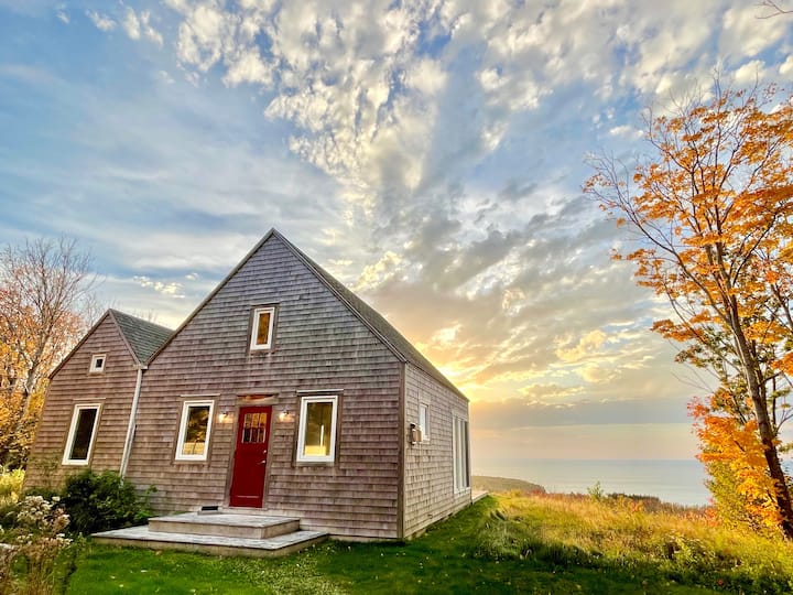 Stunning Cottage, Big Ocean Views, 3 Min. To Beach - Canada