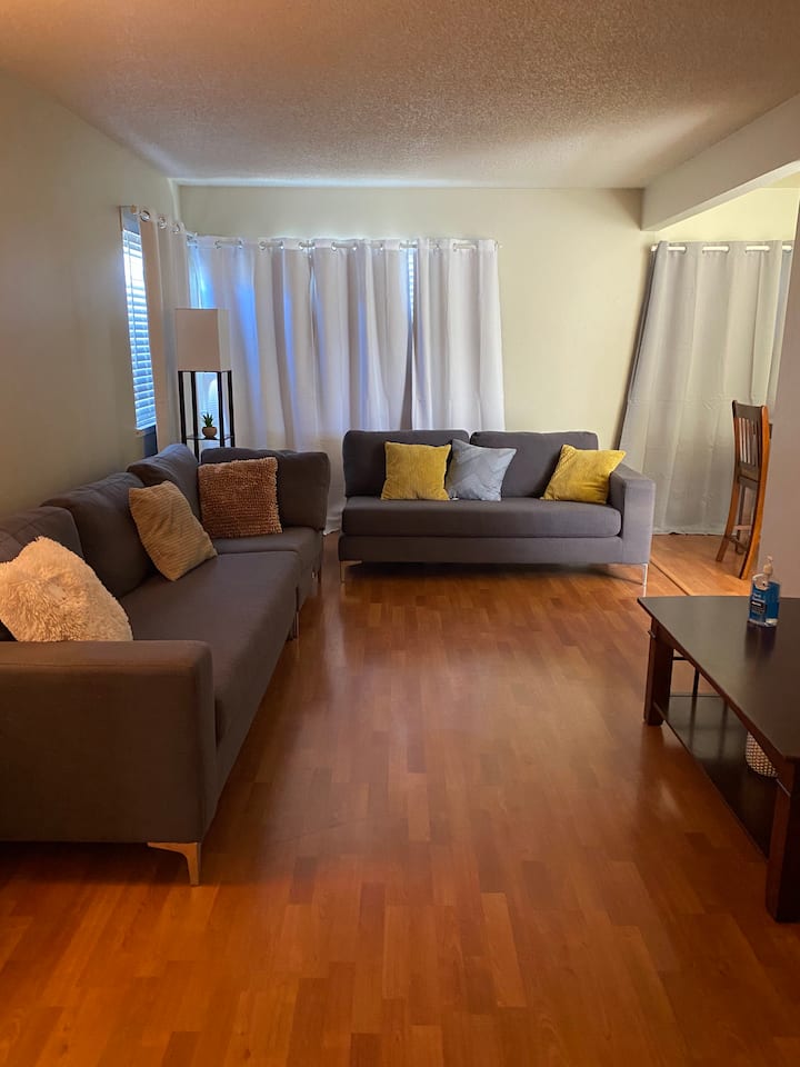 Beautiful Upstairs 3 Bdrm 2 Ba - Oakland, CA