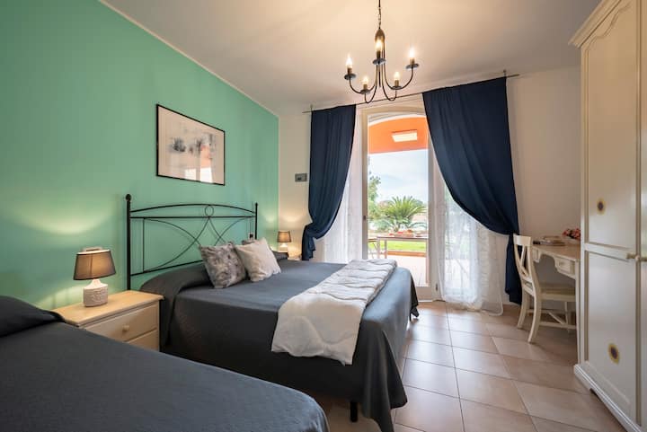 Room With Private Veranda In Residence By The Sea - Follonica