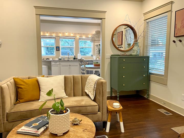 Bright, Boho Chic Bungalow - Walkable Neighborhood - Tennessee Aquarium, Chattanooga