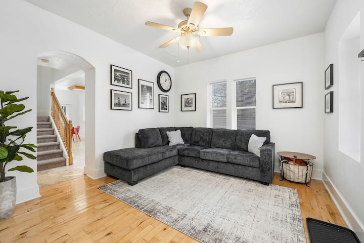 Salt City Ski Central -3 Bdrm - Spacious Garage - Salt Lake City, UT