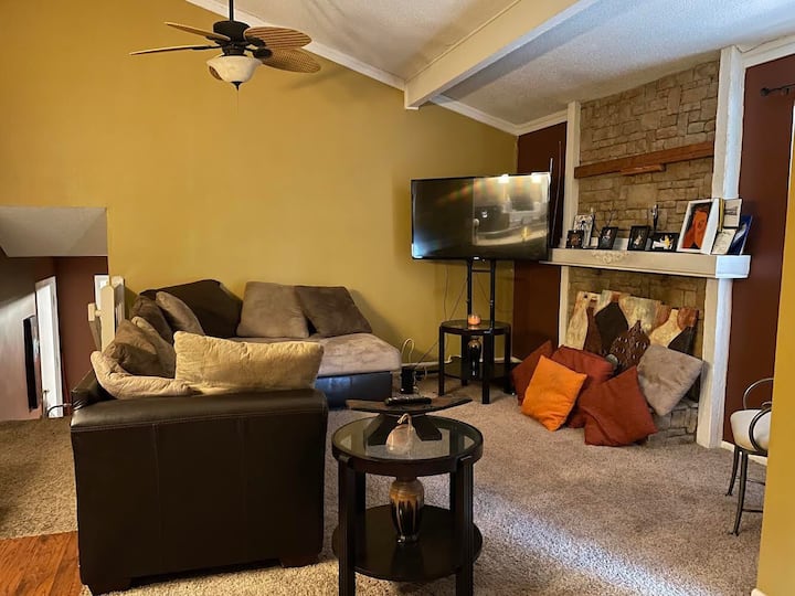Clean,cozy Room W/private Bath/quiet Neighborhood - Overland Park, KS