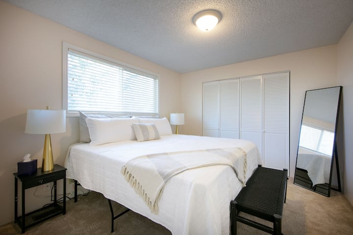 Stay, Enjoy, Recline In Our Home - Eugene, OR