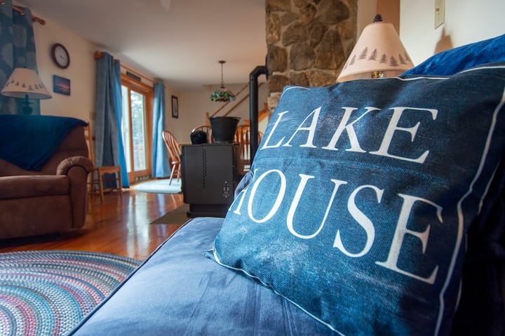 Newfound Lake Hideaway
Live The Lake Life! - Danbury, NH