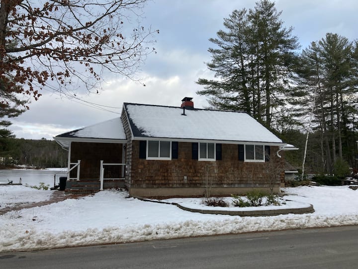 Lakeside Cottage. Gorgeous View & Close To Skiing. - New Hampshire