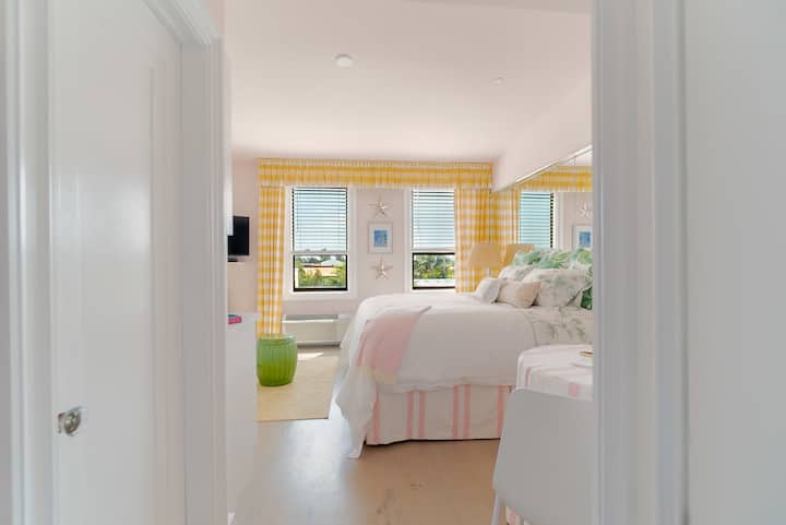 Exquisite Bit Of Heaven - Palm Beach, FL
