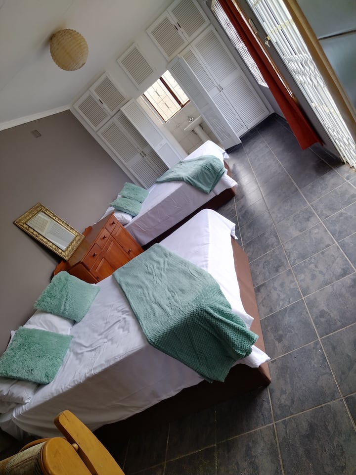 7/8 Sleeper Open-plan Accomodation - Mtwalume