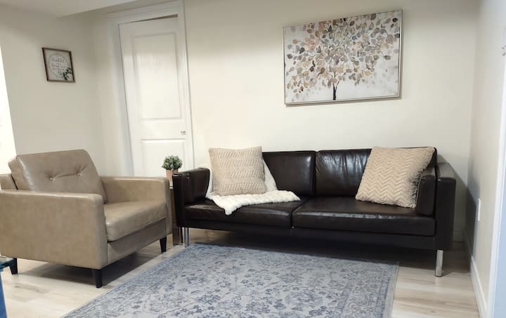 Apartment Basement In Waterloo-free Parking - Waterloo
