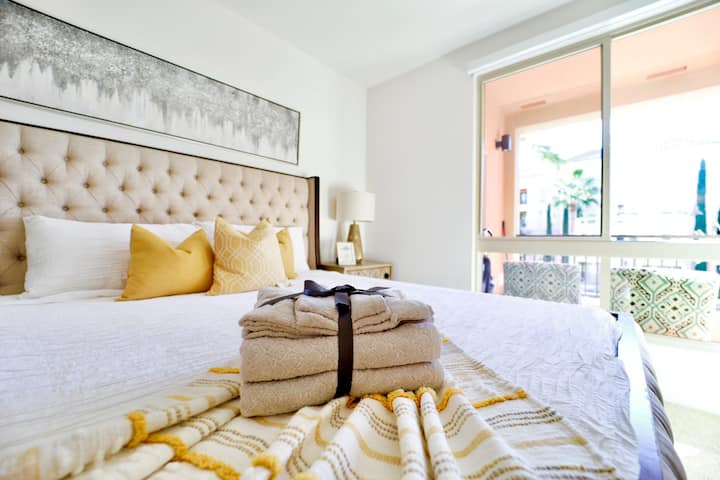 Luxury Apartment, Free Gym, Walking To Supermarket - Irvine, CA