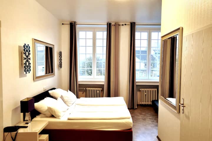 Geräumiges Zimmer 15 Mit Bad - Düsseldorf