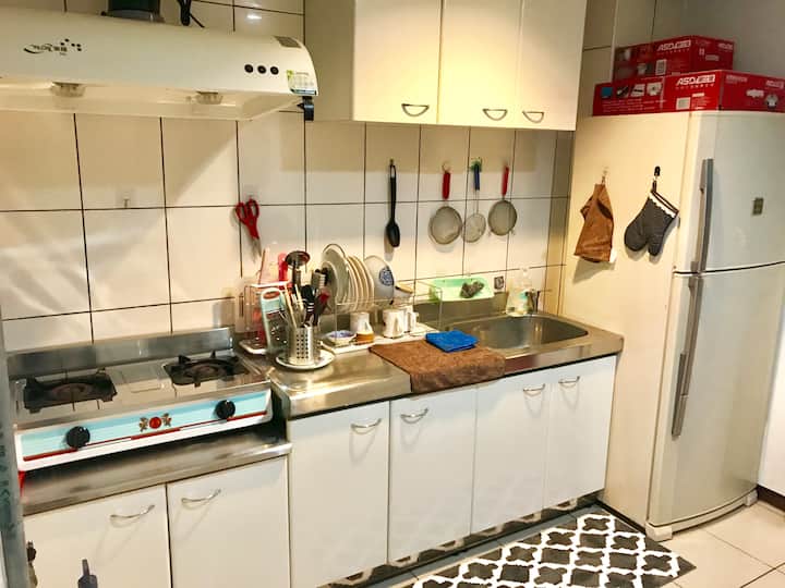 Simple Room @ Longshan Mrt - Room E - 린커우 구