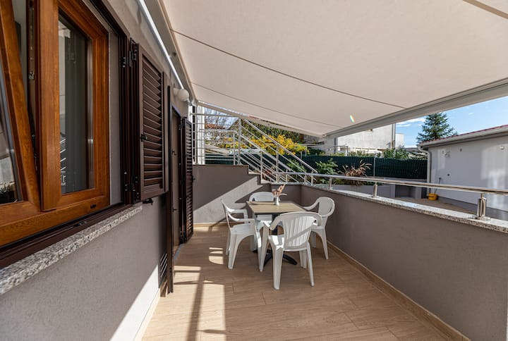 Apartment With Terrace Crnekovic Iii (A1) - Baška