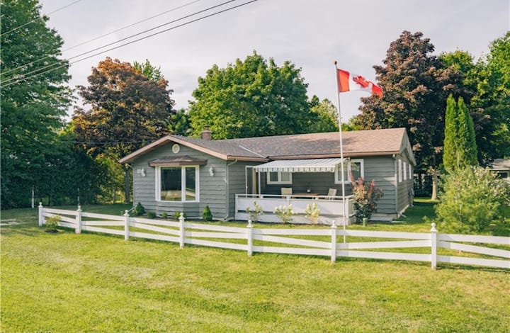 Tucker's Hideaway *Town & Beach - Bayfield