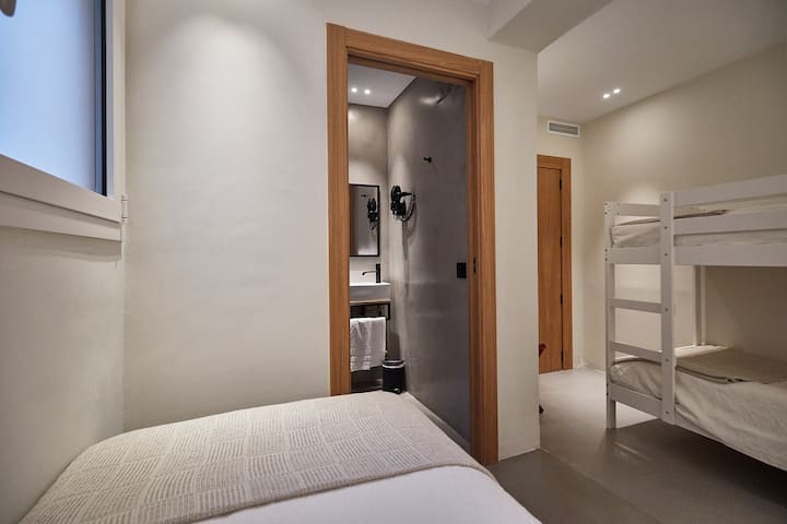 Ella Hostel Ramblas Habitación Triple - Barcelona