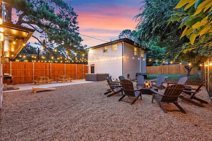 Sleeps 10 • 2 Units • Hot Tub + Game Room - Arlington, TX