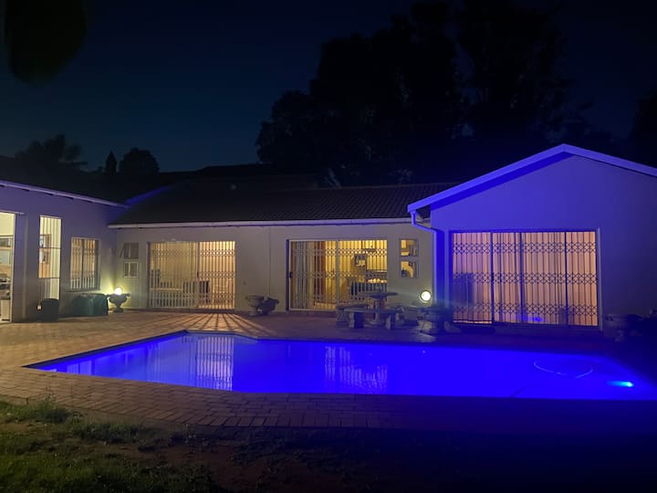 Spacious & Private Living, Suitable For All Groups - Sandton