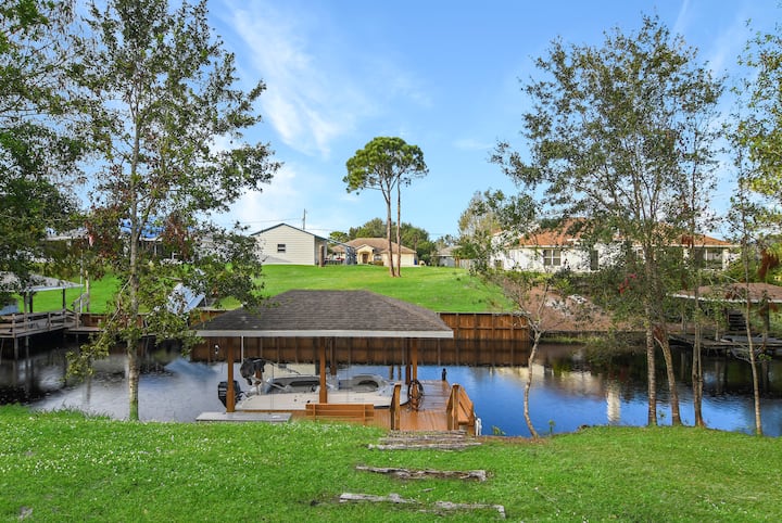 Lake Escape Canal To Lake June 2 Kayaks & Bikes - Lake Placid, FL
