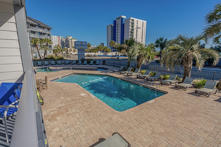 2000 - Beautiful, Steps To The Beach 480sf - Myrtle Beach