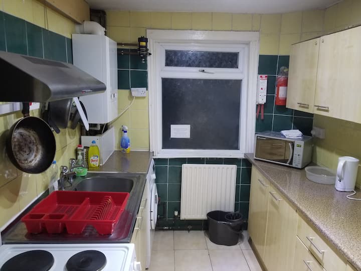 Cosy Attic Studio Room For 2 Guests, S11 - Sheffield