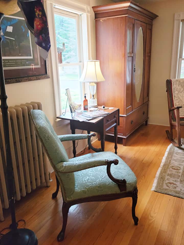 Northampton Sunny Bedrm - Workspace & Private Bath - Northampton, MA