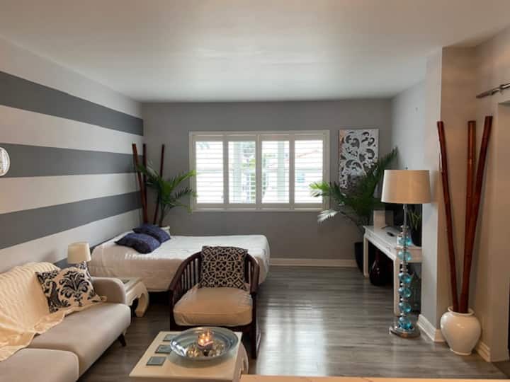 Your Private Sweet Suite On Ocean Drive - Miami Beach, FL