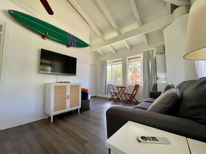 Rainbow Forest Cottage + Private Yard - O‘ahu, HI