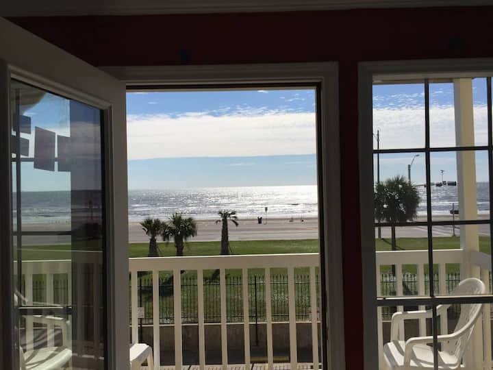 Sail Away - Oceanview Front Condos, Heated Pool ! - Galveston