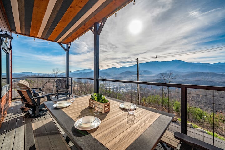 Luxury Cabin W/ Movie Theater, Game Room, Views! - Gatlinburg, TN