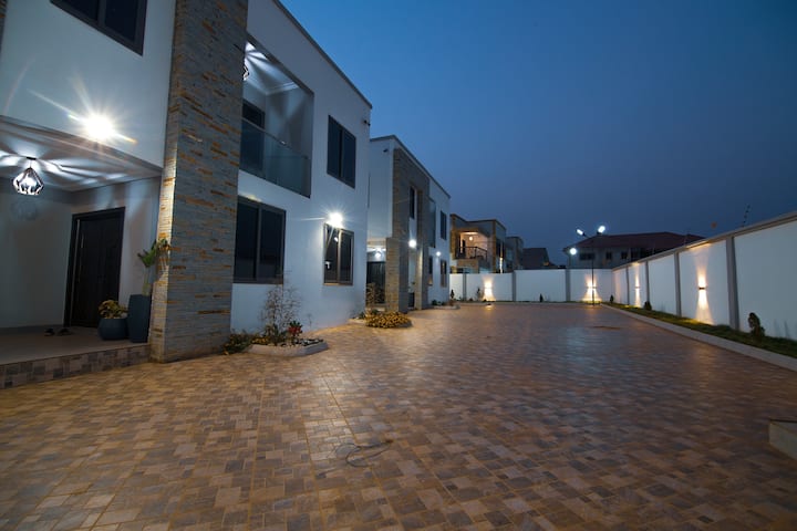9 Bdrm Property In E Legon Hills - Ghana